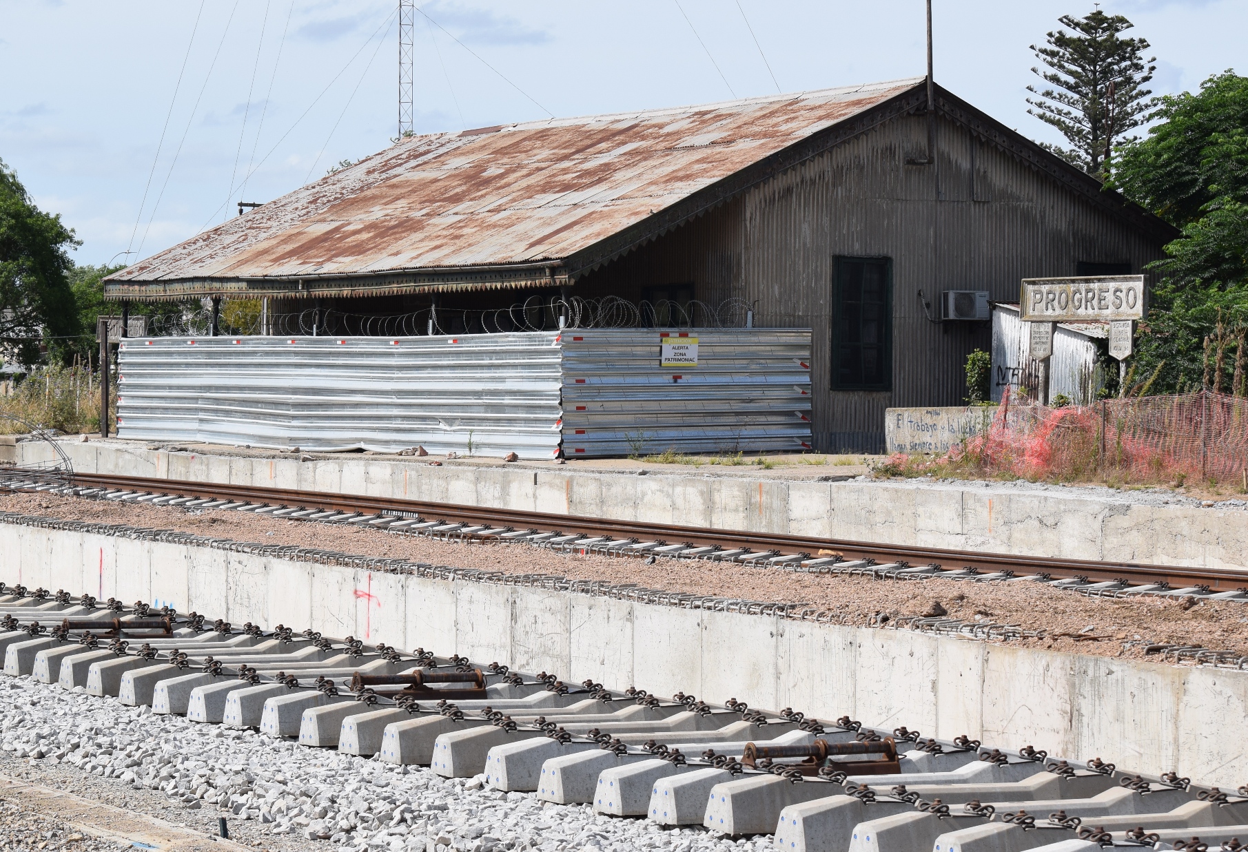 Progreso al Día • Avanza la obra del Ferrocarril Central, las vías ...